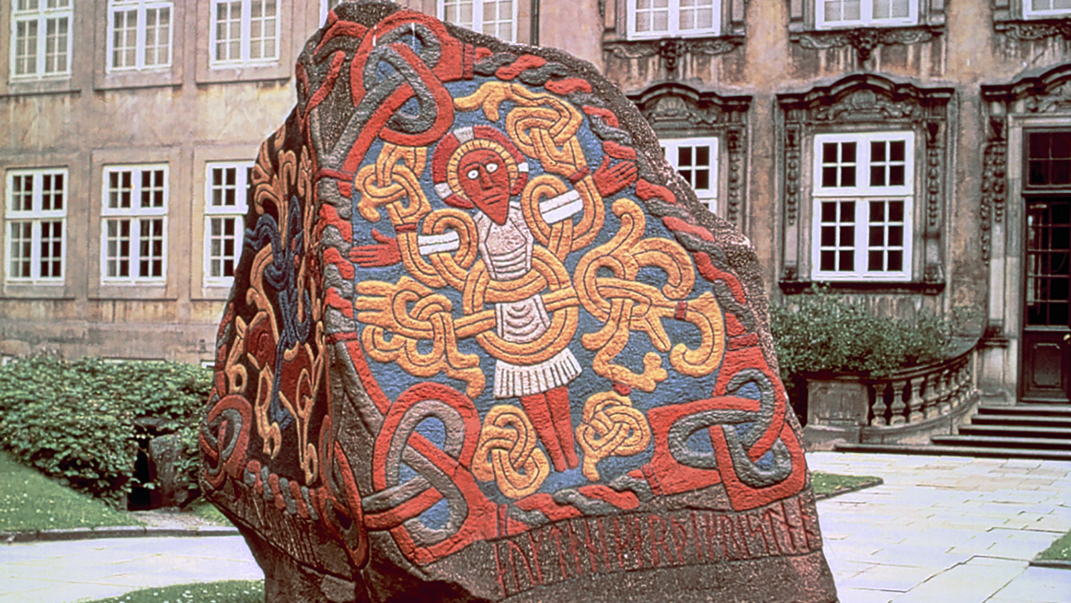 Jellingstenen | Historie 7-9 | Gyldendals fagportaler